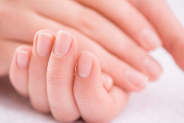 Nagelhautpflege - So klappt sie richtig | gesunde-naegel.de